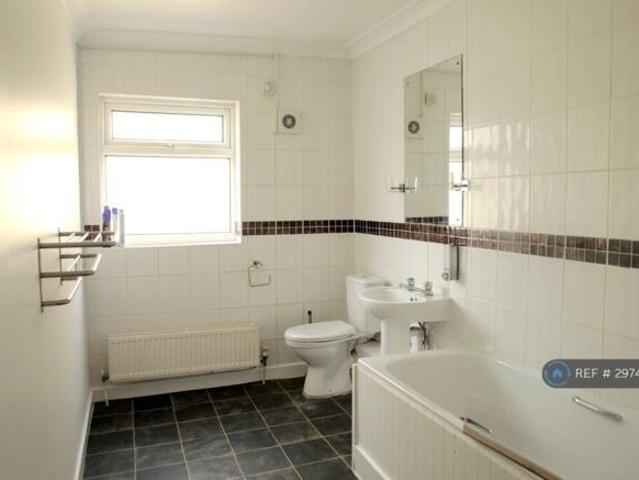 3 bedroom flat for rent in High Street, Chesterton, Cambridge, CB4