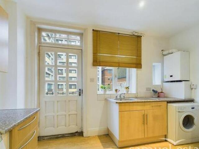 3 Bedroom Flat For Rent In High Street, Croydon