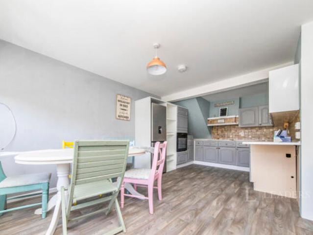 3 bedroom flat for rent in High Street, Needham Market, Ipswich, IP6