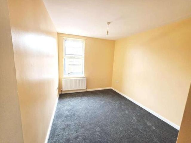 3 bedroom flat for rent in High Street North, London, E6