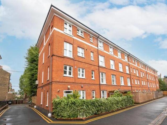 3 bedroom flat for rent in Highbury Grange, London, N5
