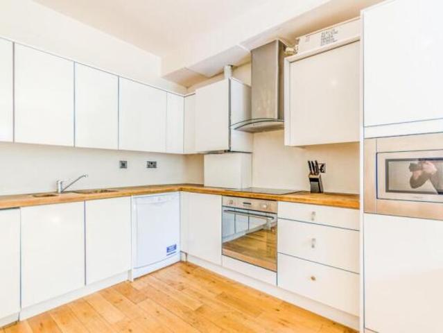 3 bedroom flat for rent in Highbury Hill, Highbury, London, N5