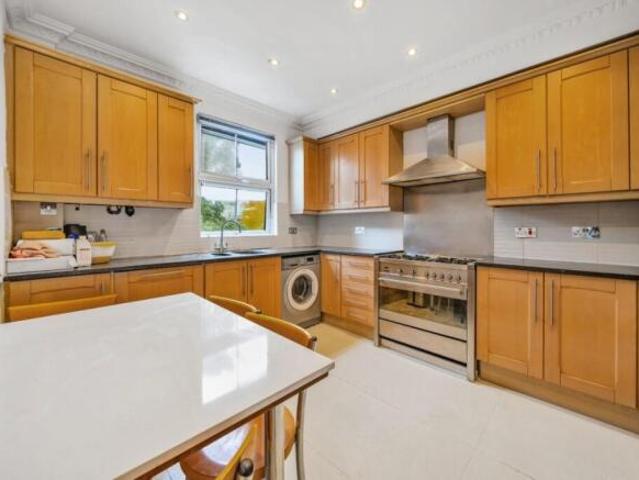 3 bedroom flat for rent in Highbury Hill, Islington, London, N5