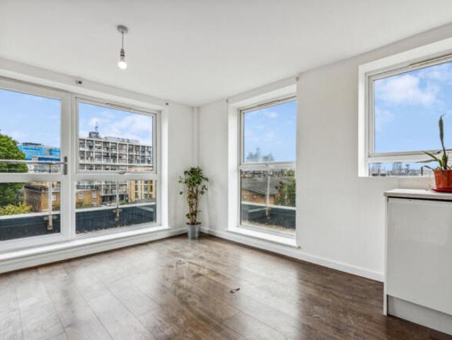 3 bedroom flat for rent in Highland Court, 57 Cudworth Street, E1