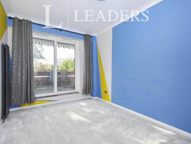 3 bedroom flat for rent in Hildenlea Place, Shortlands, BR2