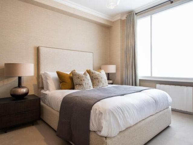 3 bedroom flat for rent in Hill Street Mayfair W1J