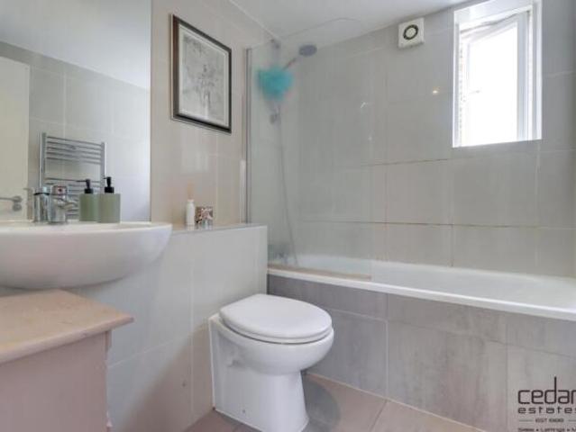 3 bedroom flat for rent in Hilldrop Road, Kentish Town N7