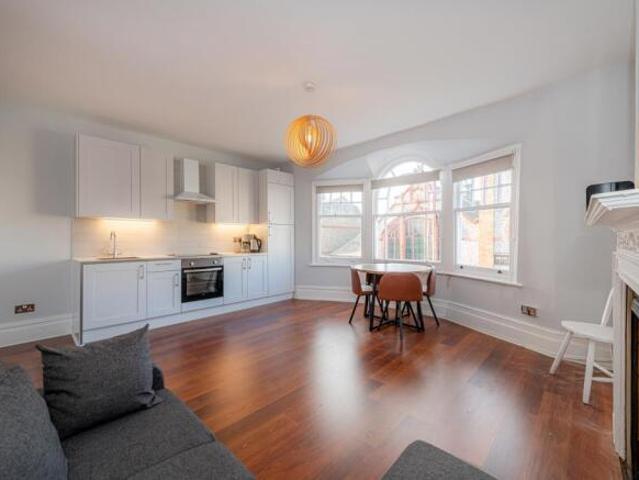 3 bedroom flat for rent in Hillfield Park Mews London N10