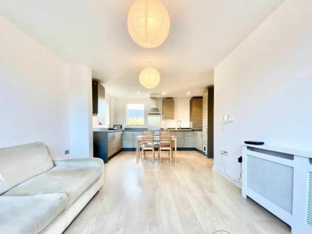 3 Bedroom Flat For Rent In Hitchcock House