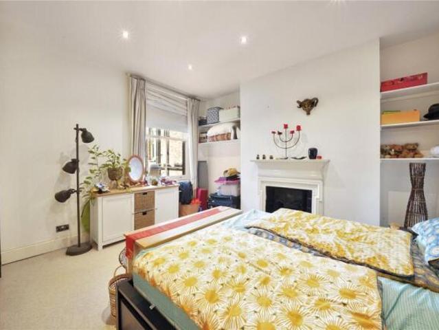 3 bedroom flat for rent in Honeybourne Road, West Hampstead, NW6