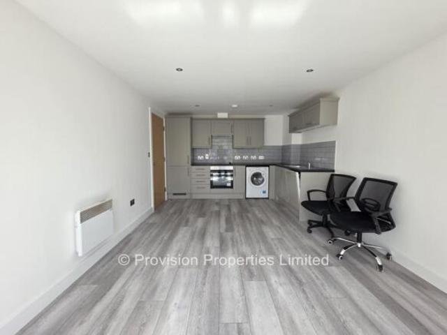 3 bedroom flat for rent in Holborn Central, Hyde Park, Leeds, LS6