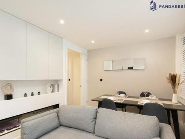 3 Bedroom Flat For Rent In Holborn, London