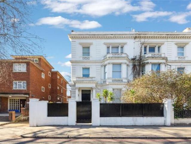 3 bedroom flat for rent in Holland Road, London, W14