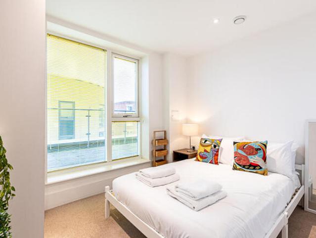 3 bedroom flat for rent in Holloway Rd, London, N7