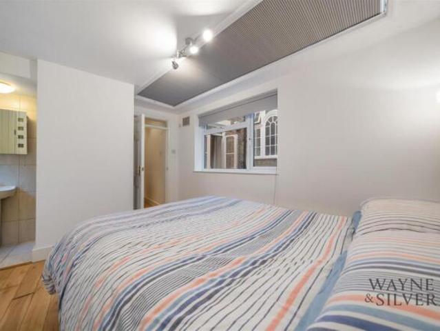 3 bedroom flat for rent in Holly Hill, Hampstead, NW3