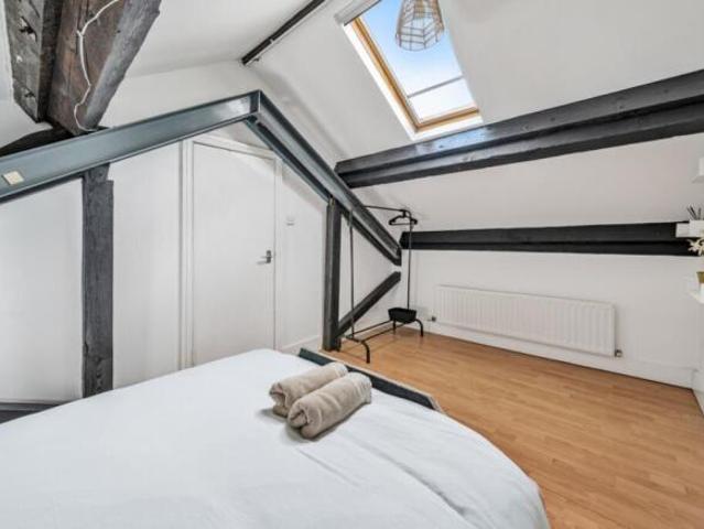 3 bedroom flat for rent in Hopewell Street, London, SE5