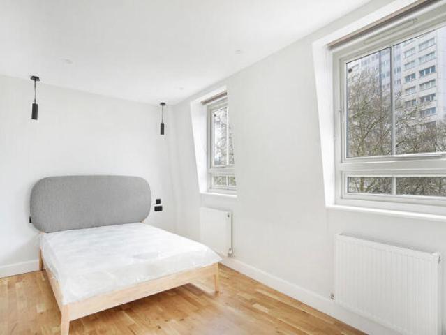 3 bedroom flat for rent in Hornsey Road, Holloway, N7