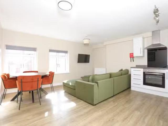 3 bedroom flat for rent in Hotwell Road, Bristol, BS8