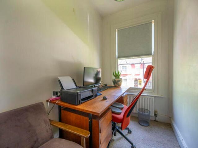 3 bedroom flat for rent in Howard Road, Walthamstow, London, E17