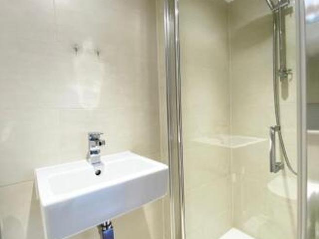 3 bedroom flat for rent in Huntley Street, London, WC1E