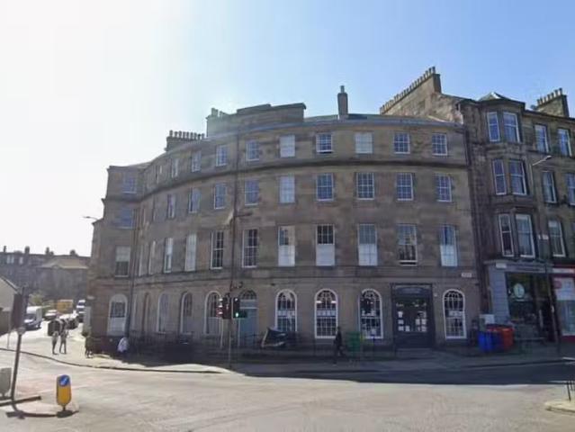 3 bedroom flat for rent in Huntly Street, Canonmills, Edinburg.