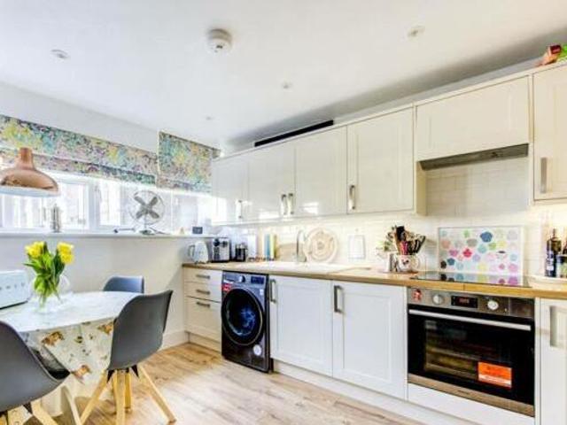 3 Bedroom Flat For Rent In Hurlingham, London