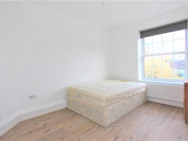 3 bedroom flat for rent in Hurlock Street, Highbury, N5