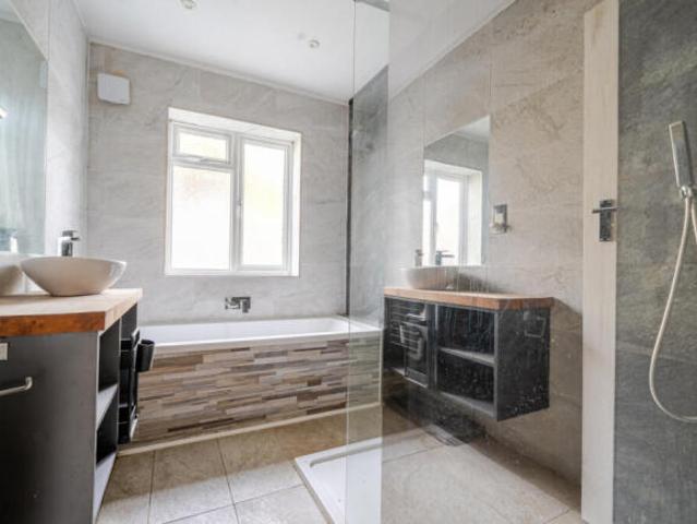 3 bedroom flat for rent in Hurst Avenue, Worthing, West Sussex, BN11