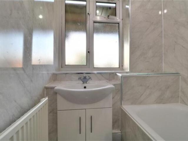 3 bedroom flat for rent in Hutchinson Court, Romford, RM6 5ET, RM6