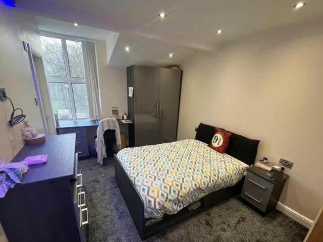 3 Bedroom Flat For Rent In Hyde Park