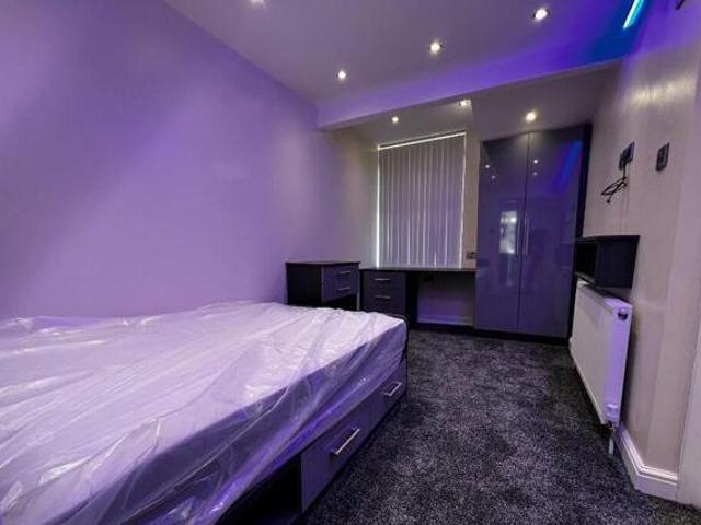 3 Bedroom Flat For Rent In Hyde Park