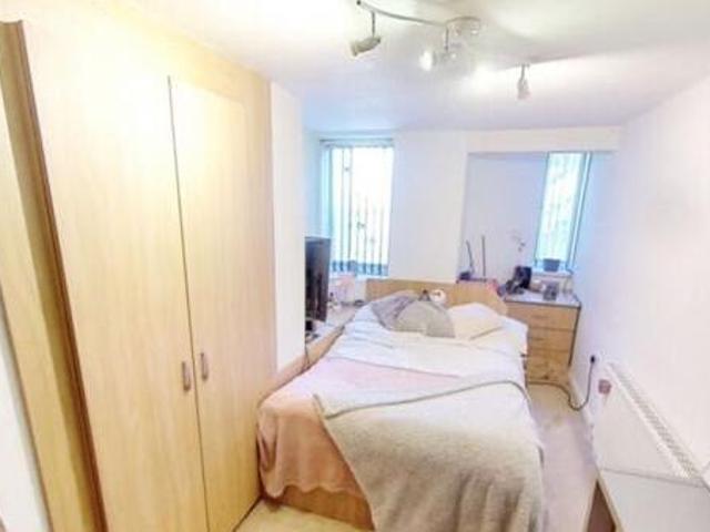 3 Bedroom Flat For Rent In Hyde Park