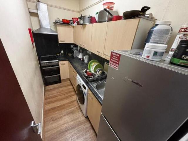 3 bedroom flat for rent in Hyde Park Road, Leeds, LS6