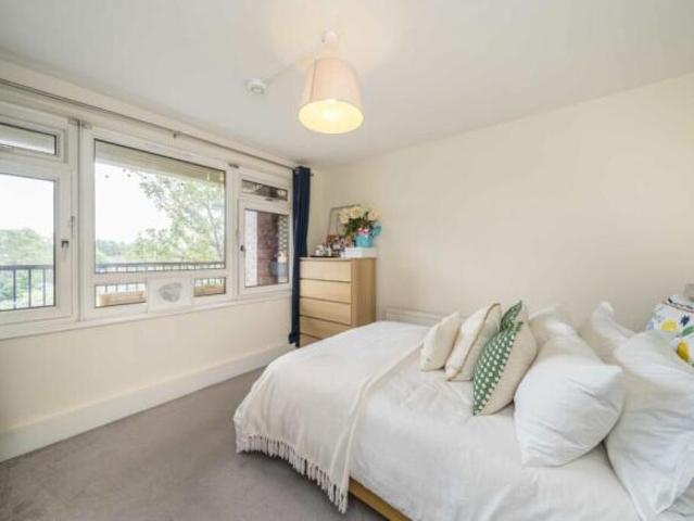 3 bedroom flat for rent in Hydethorpe Road, Balham, SW12