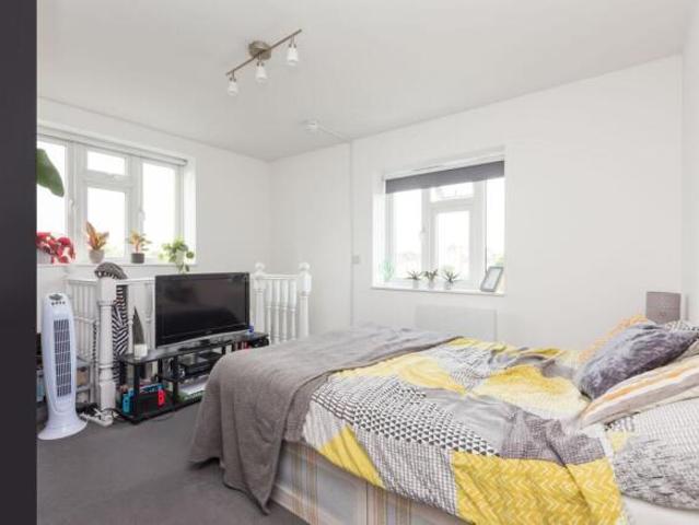 3 bedroom flat for rent in Islip Street, London, NW5