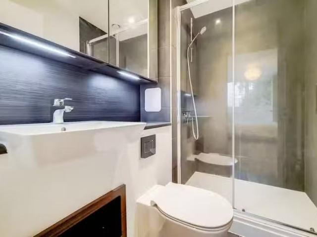 3 bedroom flat for rent in Ironworks Way, Plaistow, London, E13