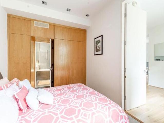 3 bedroom flat for rent in Iverna Gardens, Kensington, London, W8