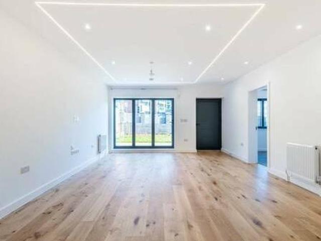 3 bedroom flat for rent in Jaffrey Court Cricklewood London NW2