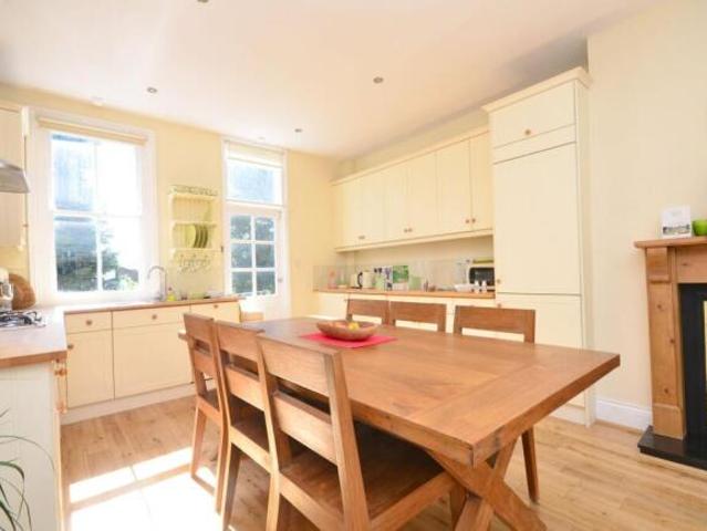 3 bedroom flat for rent in Jeddo Road, Shepherd's Bush, London, W12