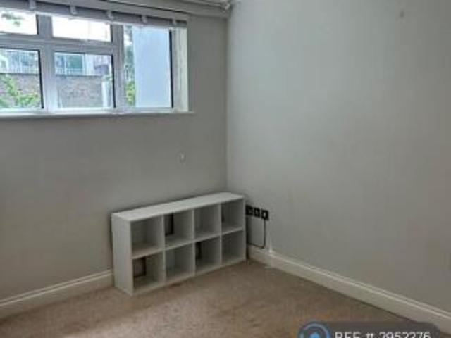 3 bedroom flat for rent in Joanne House, London, W2