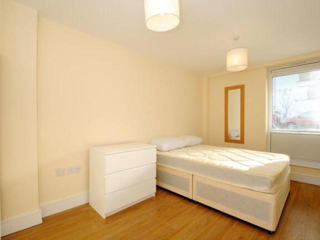 3 bedroom flat for rent in John Ruskin Street, London, SE5