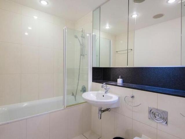 3 bedroom flat for rent in Juniper Drive, Wandsworth, SW18