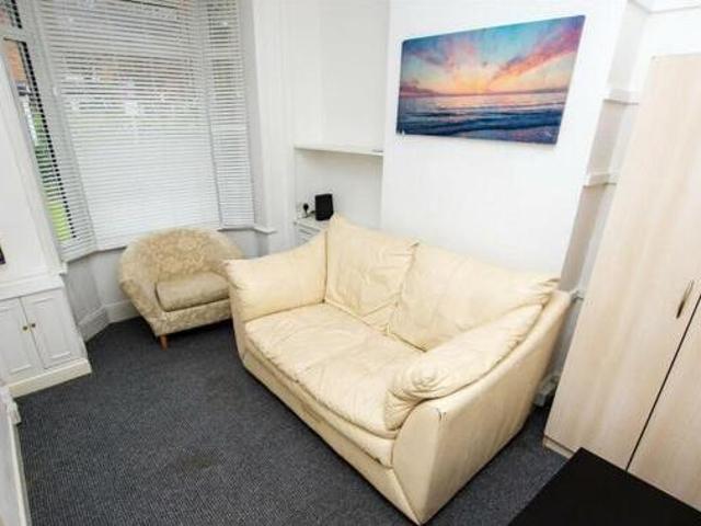 3 Bedroom Flat For Rent In Katie Road