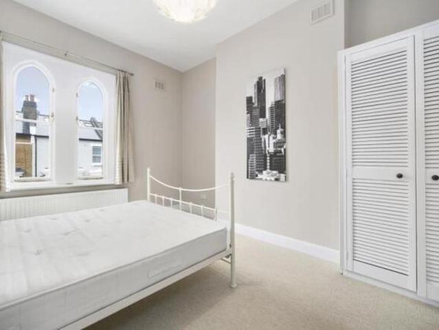 3 bedroom flat for rent in Kempsford Gardens, Earls Court, SW5
