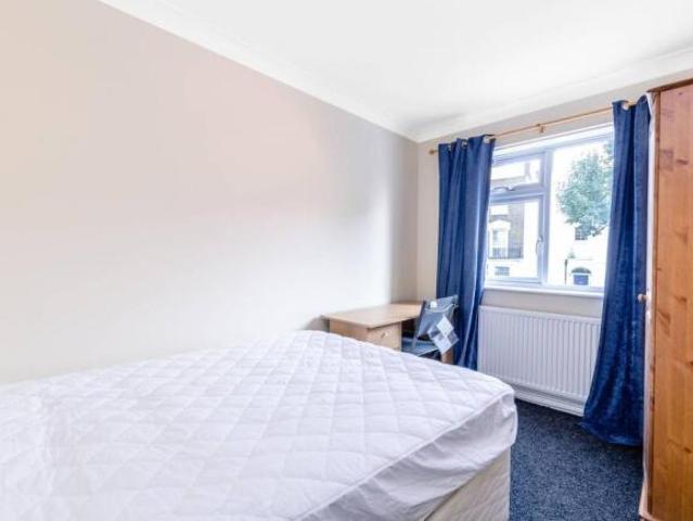 3 bedroom flat for rent in Kentish Town Road, London, NW1