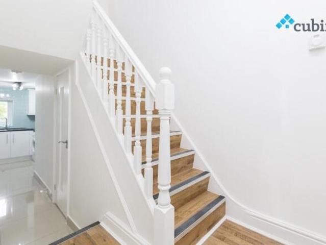3 bedroom flat for rent in Kennington Lane, London, SE11