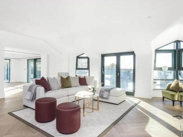3 bedroom flat for rent in Kensington Gardens Square, Bayswater, London, W2