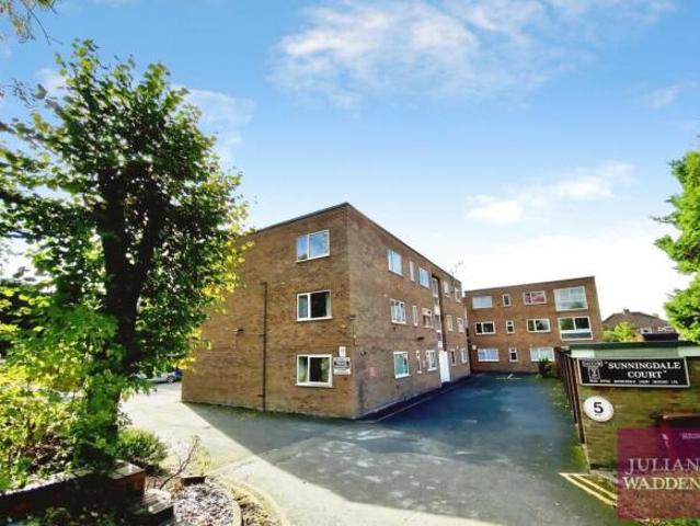 3 bedroom flat for rent in Kensington Grove, Denton, Manchester, Greater Manchester, M34