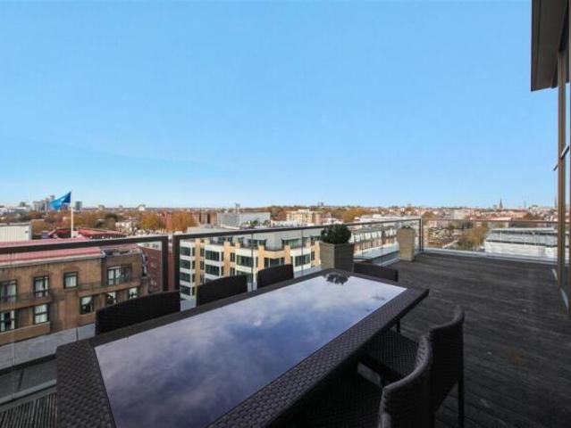 3 bedroom flat for rent in Kensington High Street, W14