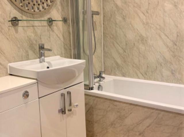 3 bedroom flat for rent in Kelvindale Gardens, Glasgow, G20
